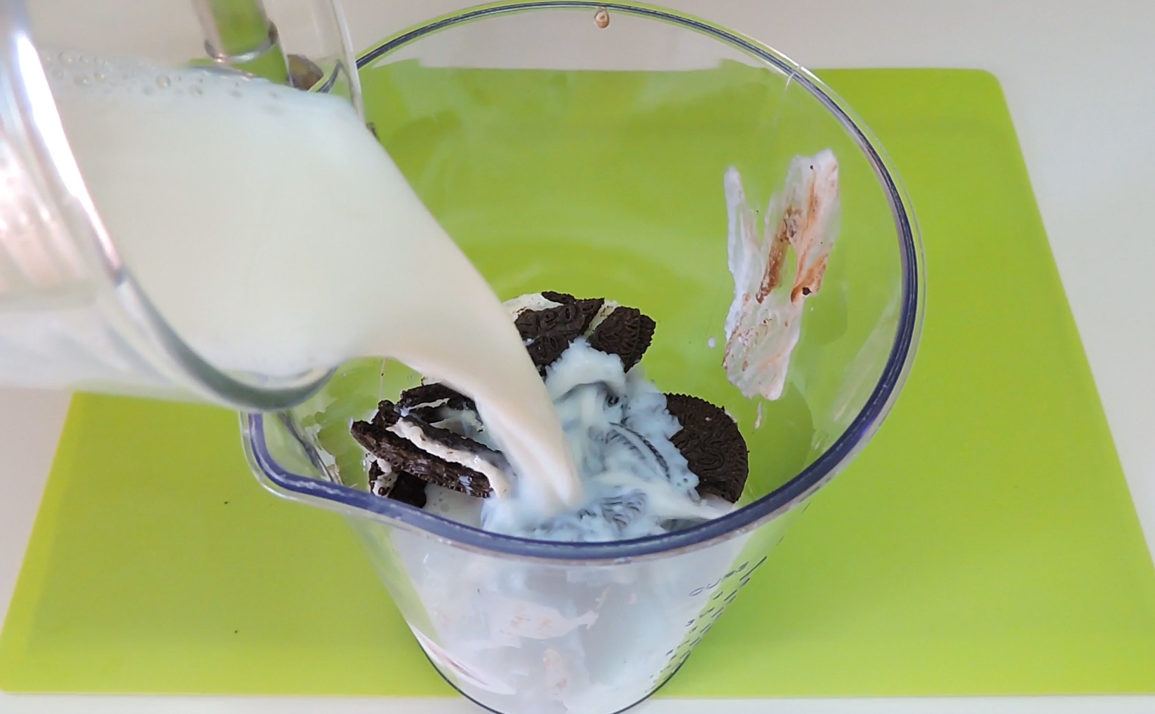 Batido de Oreo (receta con Oreo fácil y rápida) – Bocatus
