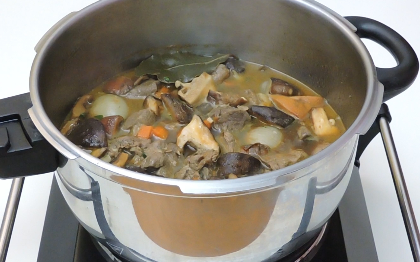 Estofado de ternera con setas y cerveza negra – Bocatus
